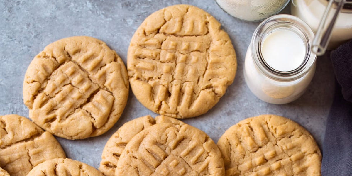 Easy Peanut Butter Cookies – Moe and Deb